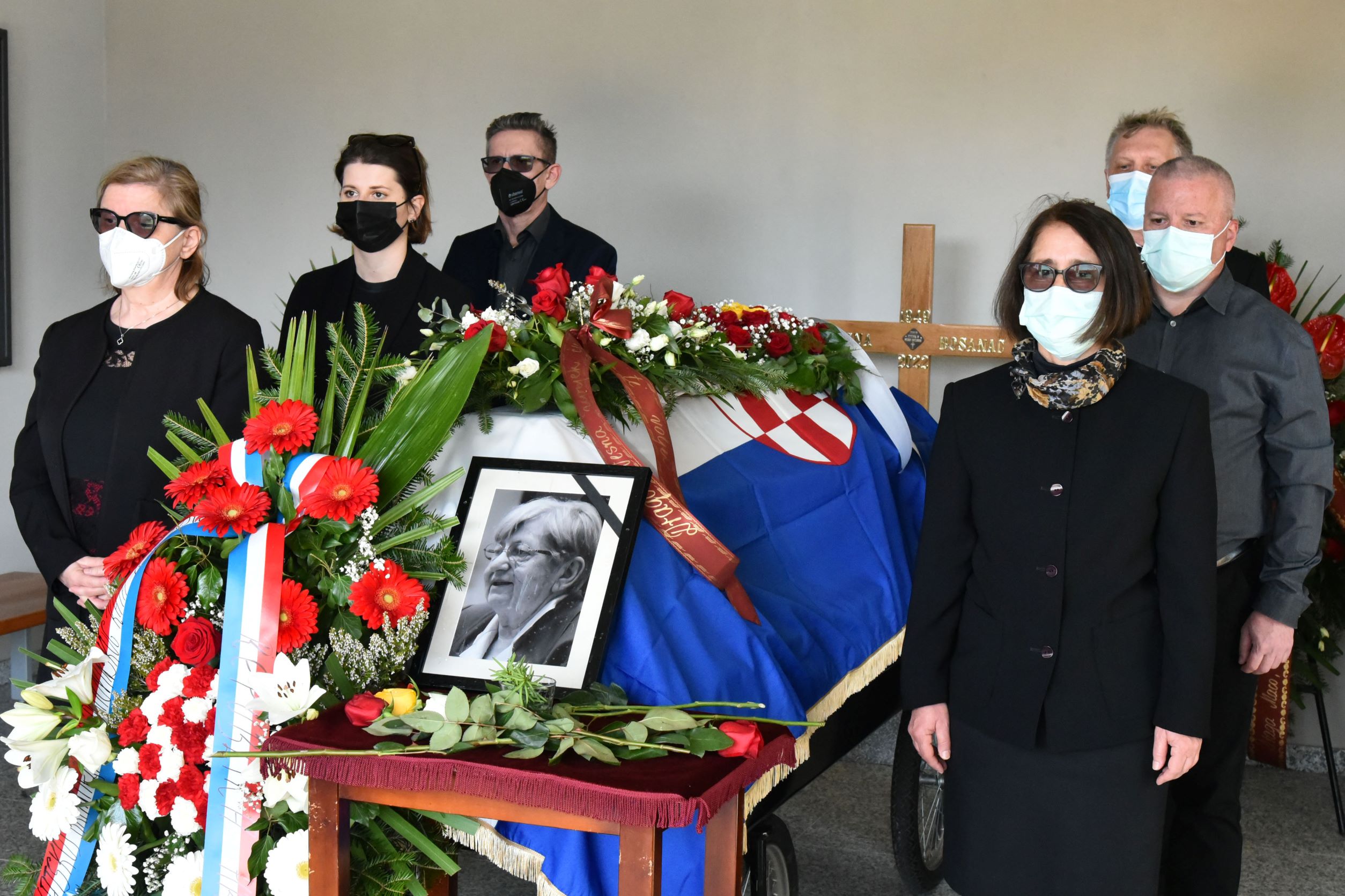 VIDEO/FOTO Vukovarska heroina Vesna Bosanac ispraćena na posljednji počinak