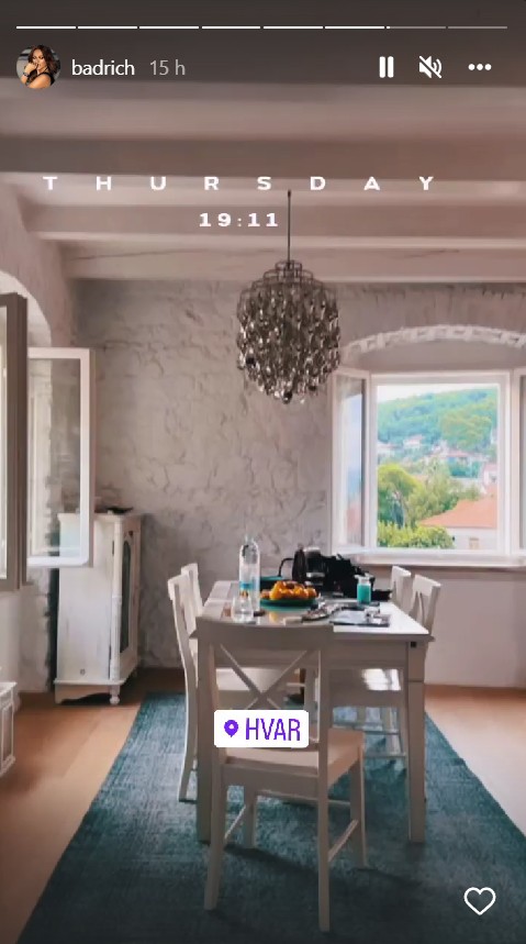 FOTO Sada je jasno zašto Nina Badrić toliko uživa na Hvaru, pjevačica ...