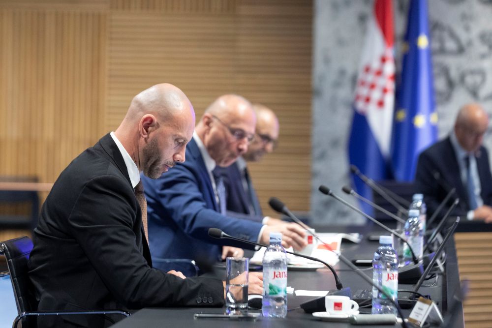 Plenković iza zatvorenih vrata napravio nove promjene: Među otpisanima ...