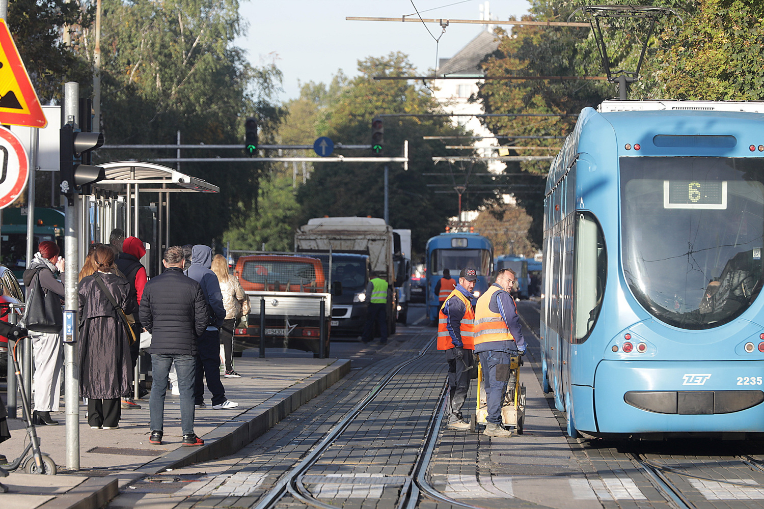 Tramvaj udario pješakinju i odbacio je na kolnik: Policija je na terenu, oglasio se i ZET