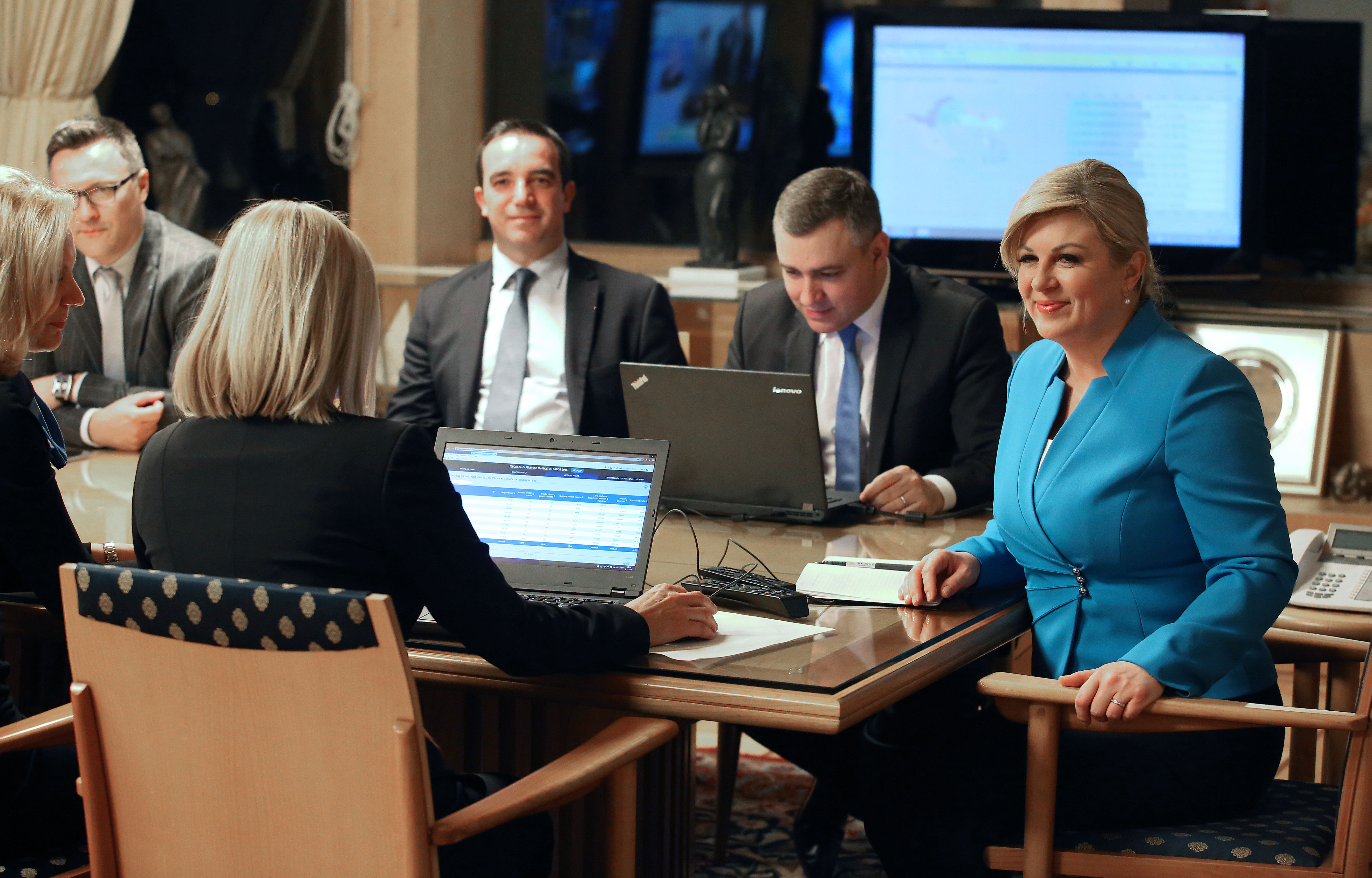 Grabar-Kitarović sa suradnicima na Pantovčaku čeka rezultate DIP-a