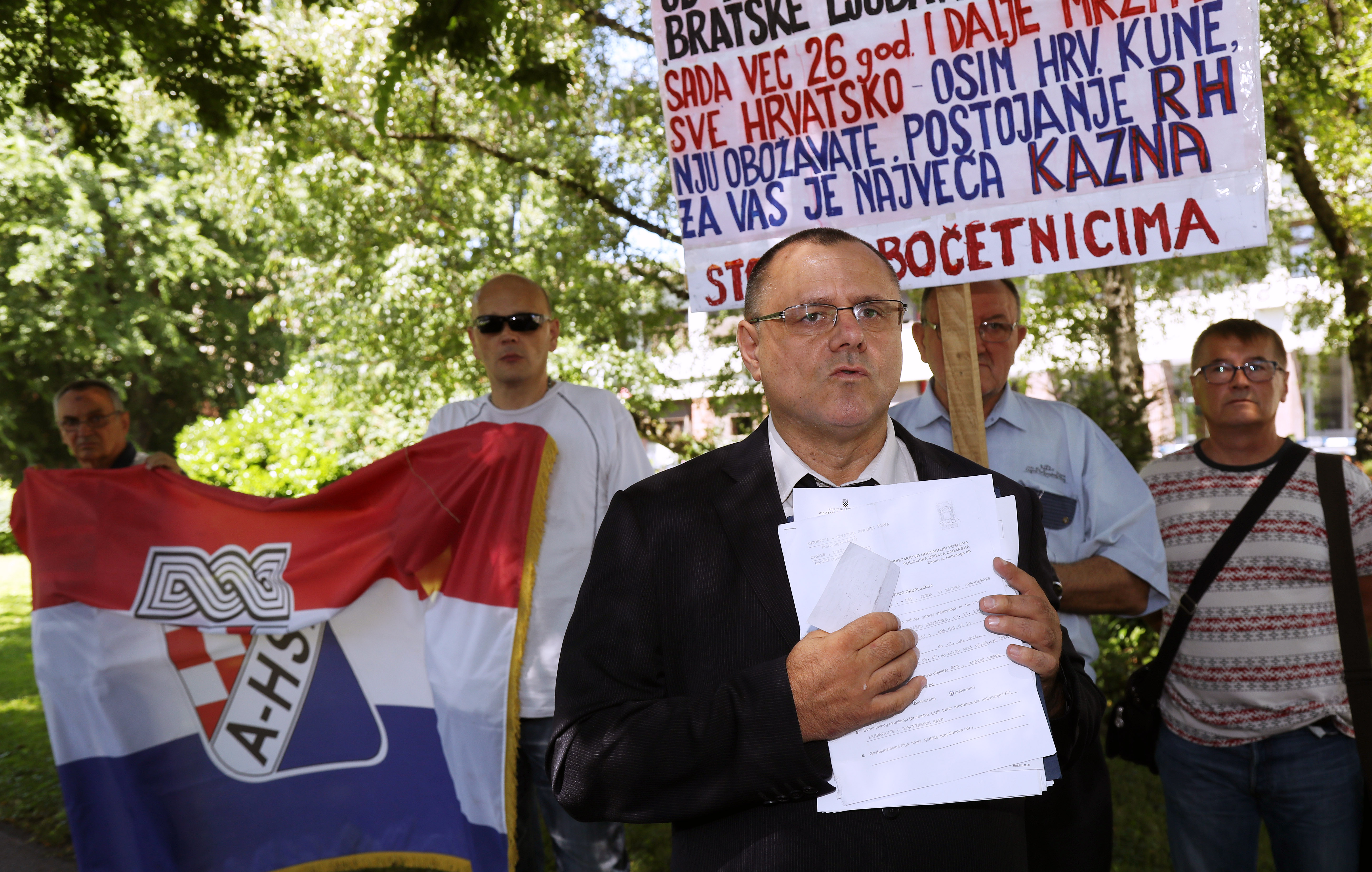 U podne obilježavanje Dana ustanka, sat vremena ranije skup A-HSP-a