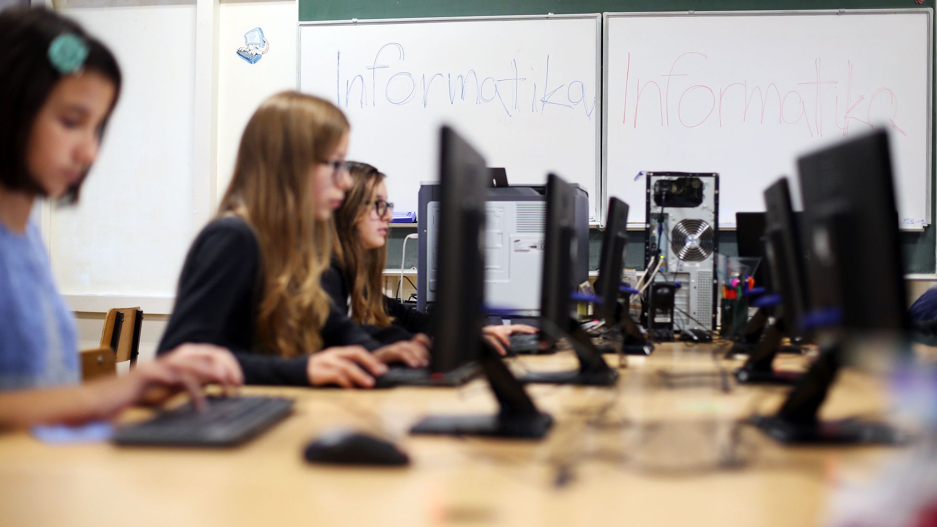 Počela priprema nastavnika informatike za nove kurikulume