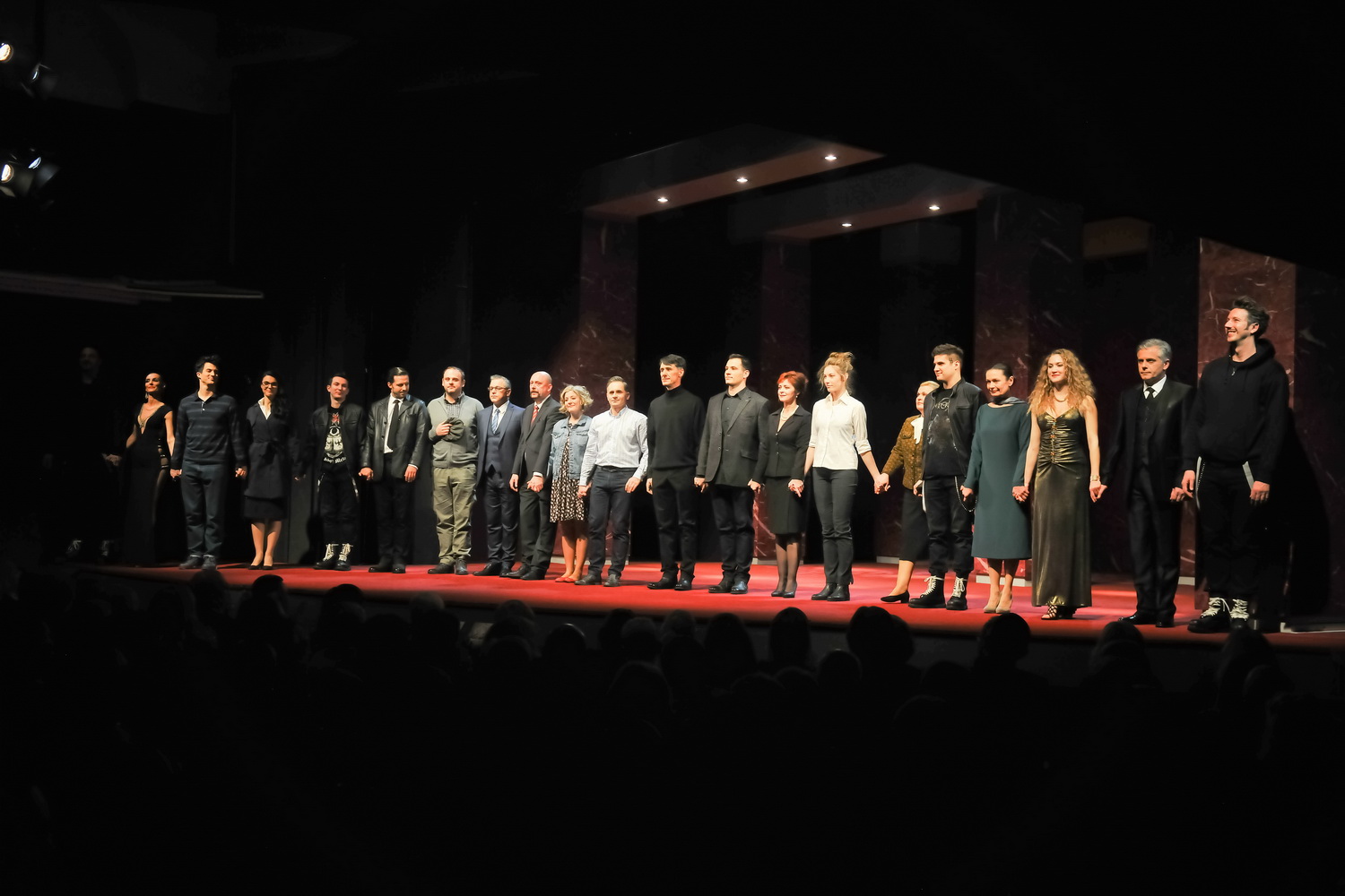 Maestralni Dražen Čuček izvedbom Hitlera oduševio prepuno Kazalište ...