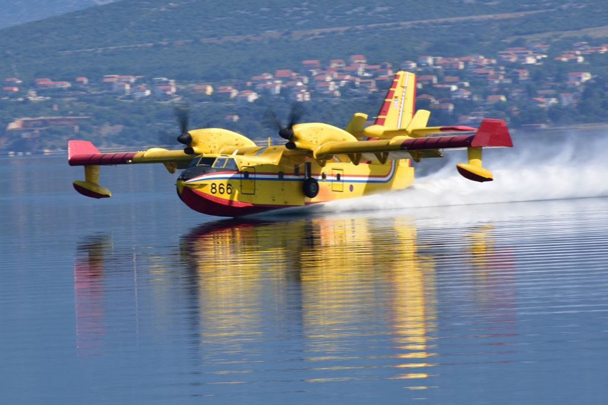 Kanader sudjelovao u akciji gašenja požara u Šibensko-kninskoj županiji