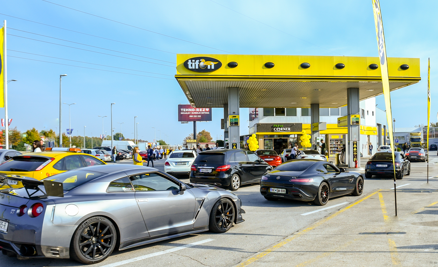 Tifon i brzi automobili: savršeni spoj