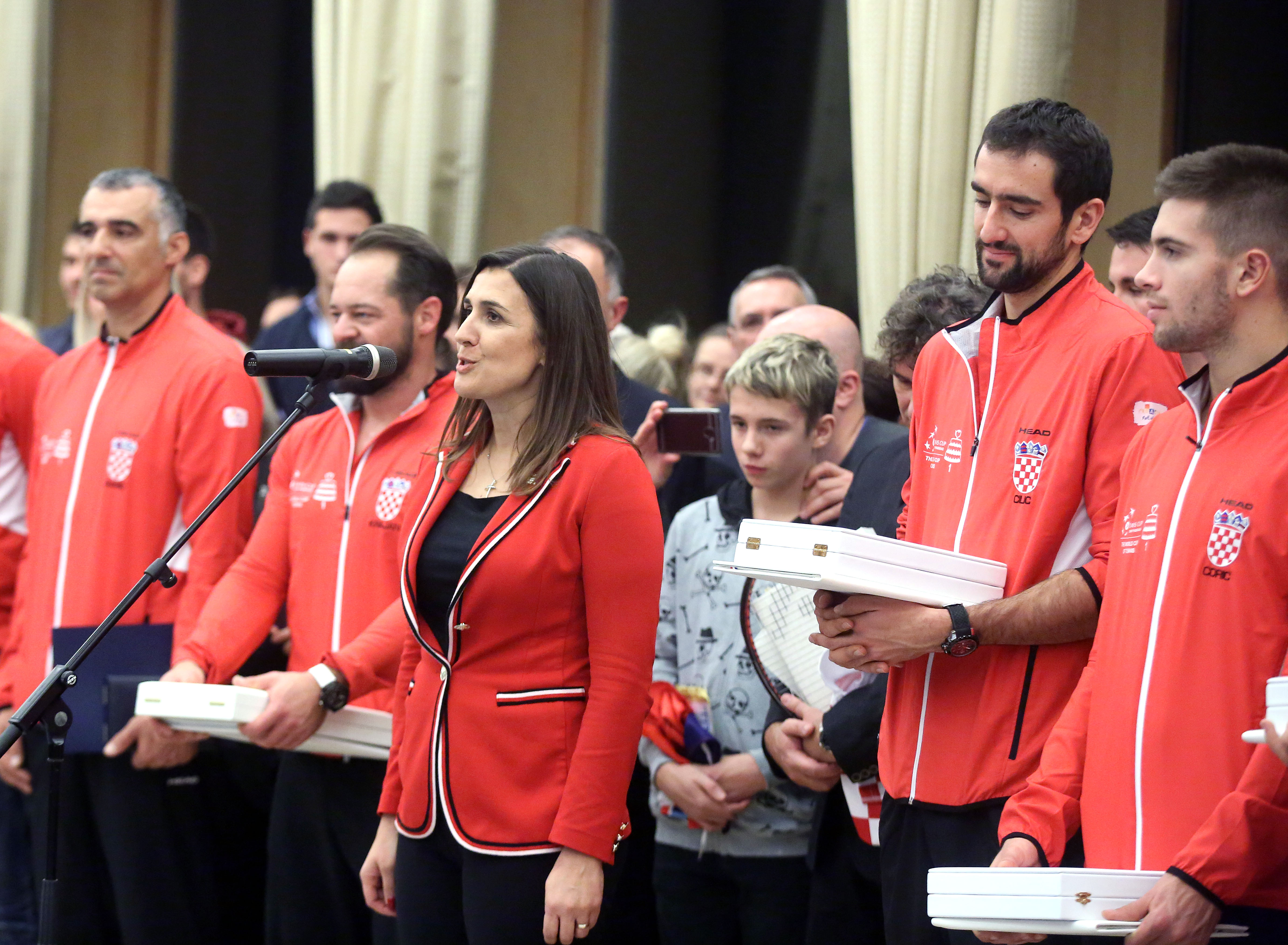 FOTOGALERIJA Predsjednica odlikovala tenisače i izbornika Krajana. na ...