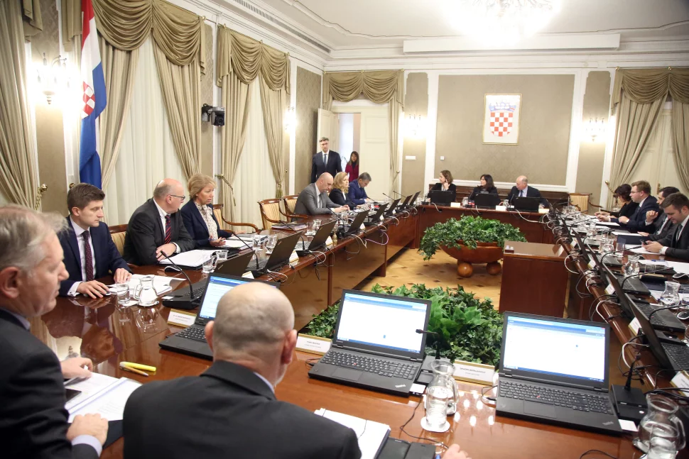 TRAŽITE POSAO? Ured za opće poslove Sabora i Vlade prima četiri osobe ...