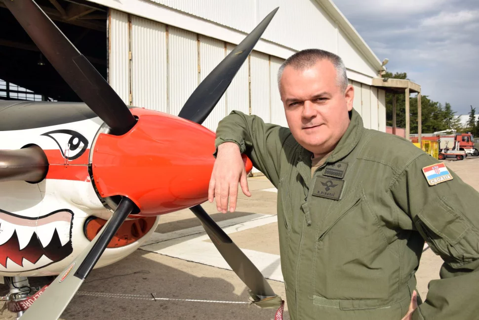 Pukovnik Robert Ribarić novi zapovjednik Eskadrile aviona