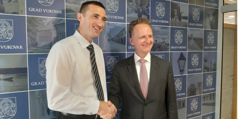 Njemački veleposlanik Robert Klinke u nastupnom posjetu Vukovaru; s ...