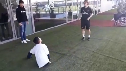 VIDEO: MALA GESTA VELIKOG KAPETANA Modrić oduševio sportaša s invaliditetom