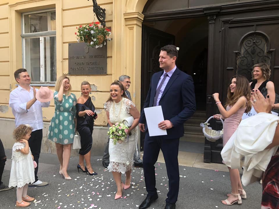 SRETNI MLADENCI Udala se voditeljica Hana Tabaković, kuma joj je bila ...