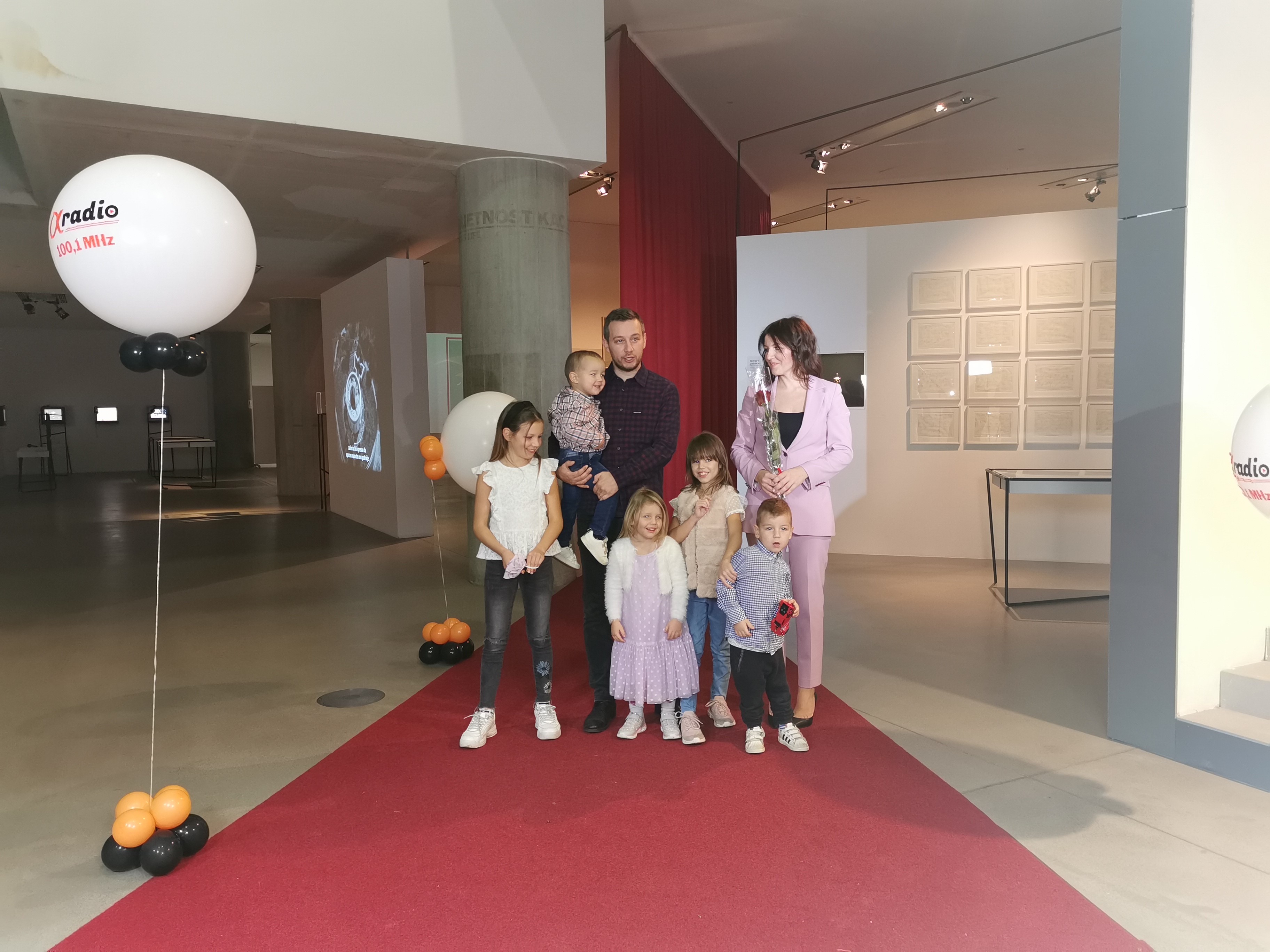 PROMOCIJA DOJENJA Jedinstvena modna revija majki i njihovih mališana ...