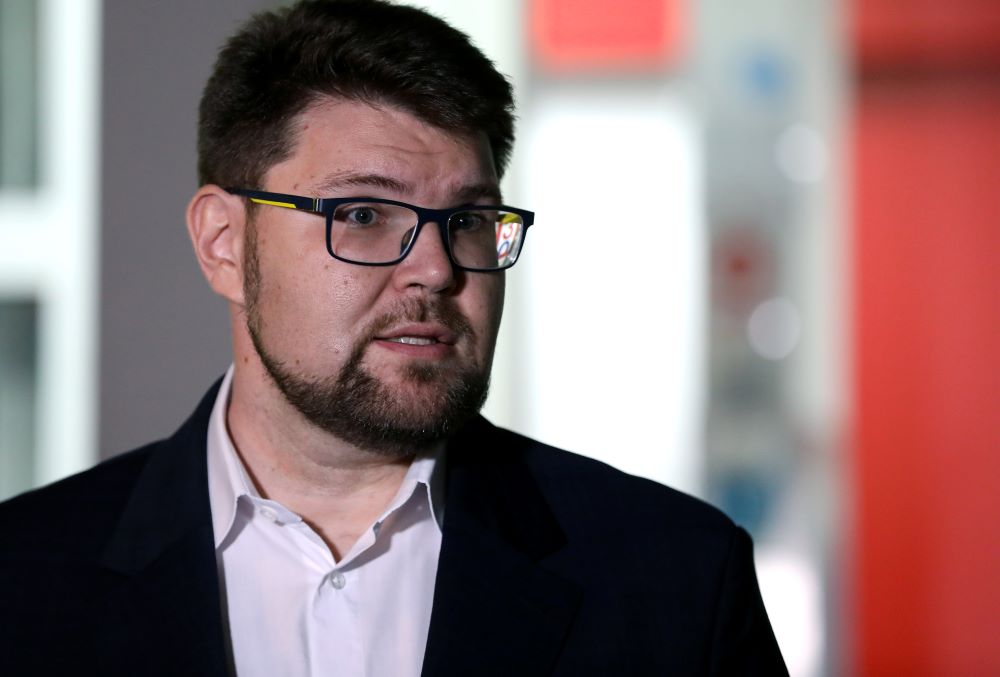 VIDEO Nakon četverosatne sjednice Grbin komentirao raspuštanje gradskih ...