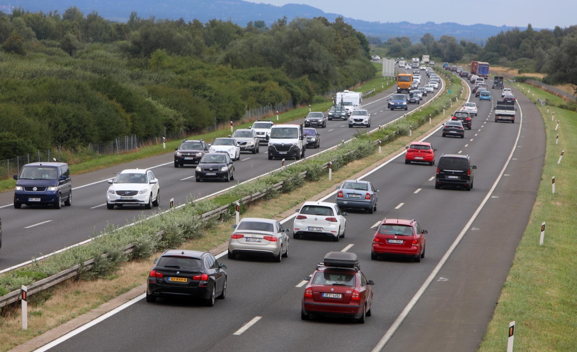 HAK UPOZORAVA Na autocesti A3 vozač vozi u suprotnom smjeru