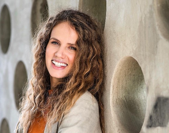 Udala se poznata novinarka, ljubila je glumca, a u brak uplovila s piscem