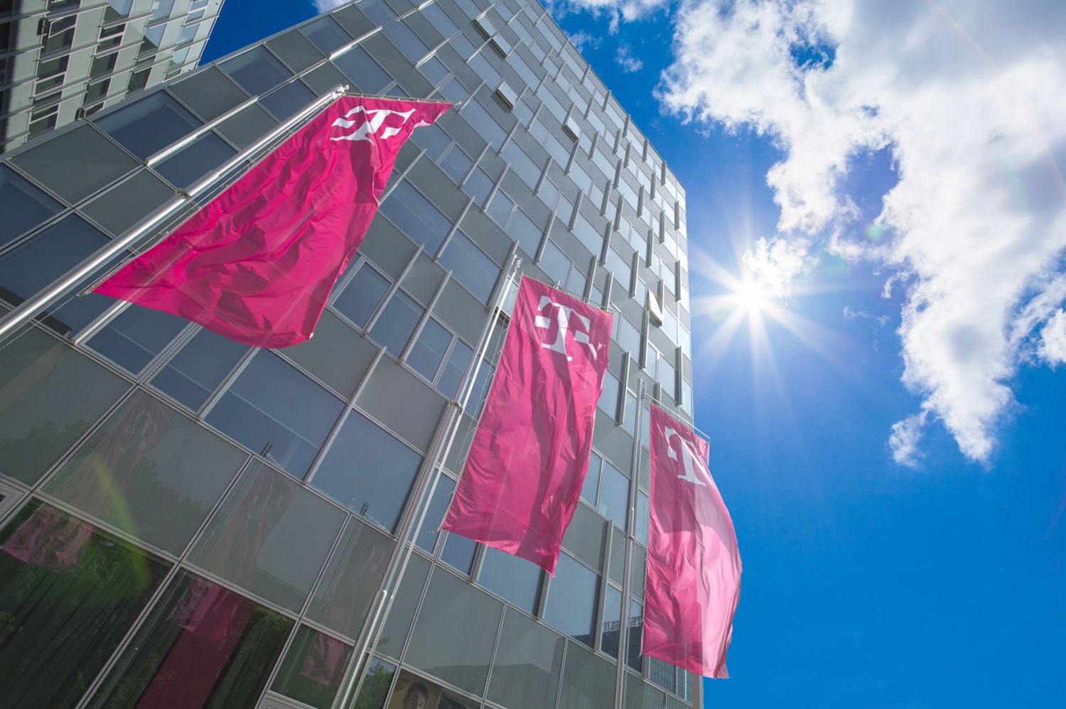 Hrvatski Telekom samo u digitalizaciju lani uložili više od 1,7 ...
