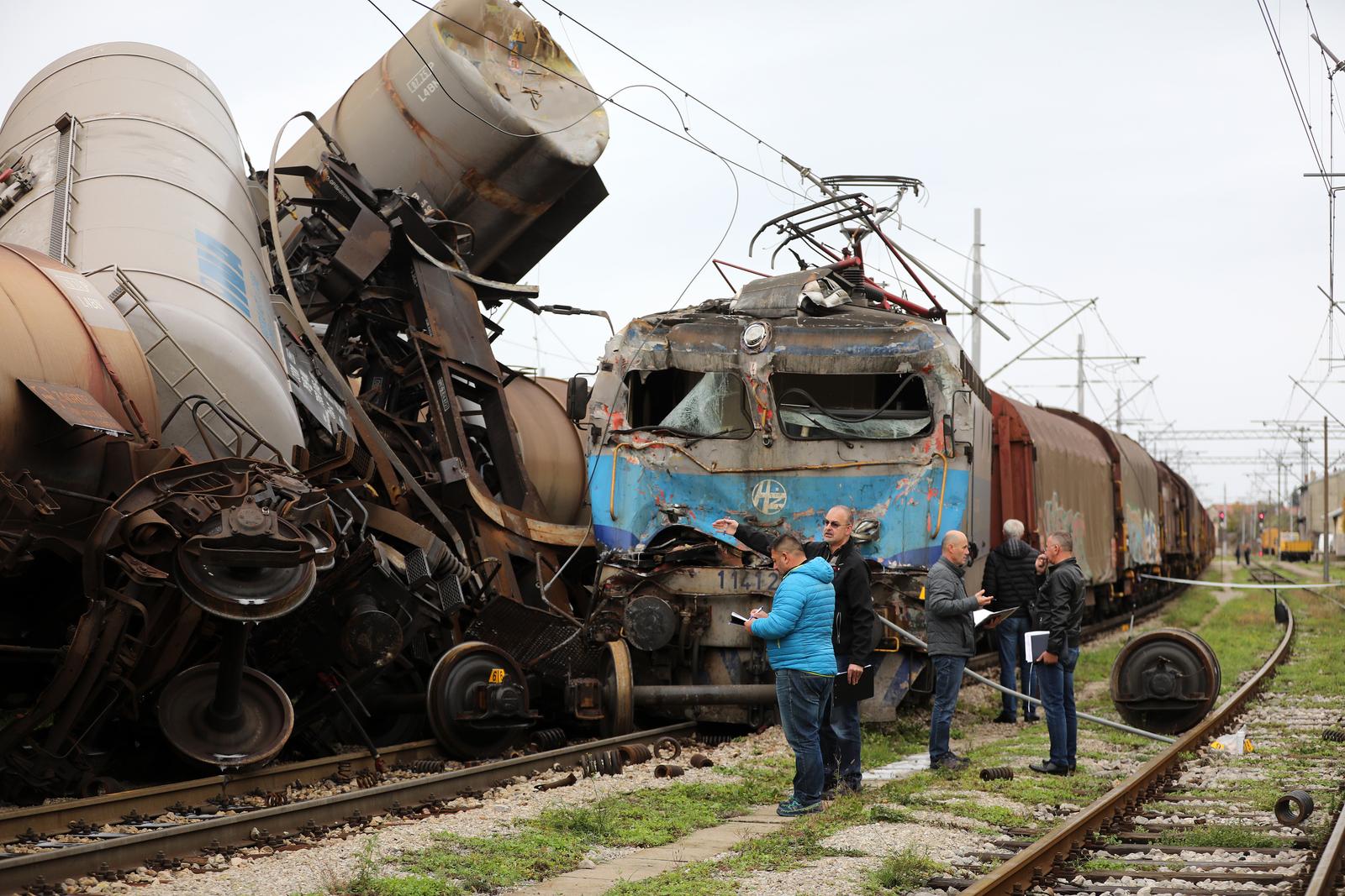 Cisterne na koje je naletio vlak navodno nisu trebale biti na pruzi: 'Za njih nije bilo mjesta u ...