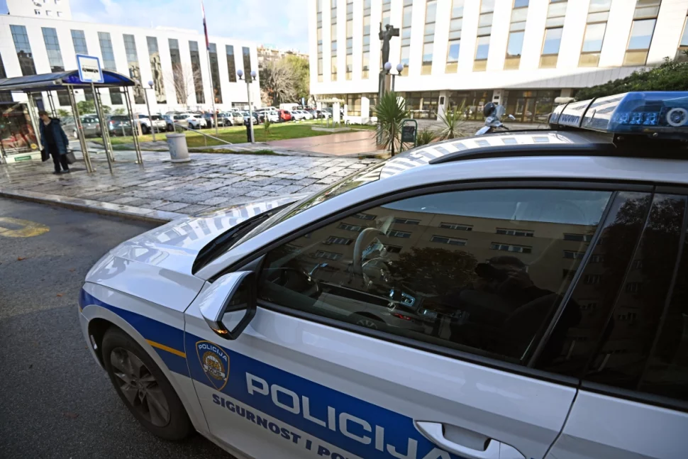 Dojava o bombi na Vrhovnom sudu! Slično je i u Splitu, evakuirano je nekoliko stotina ljudi!