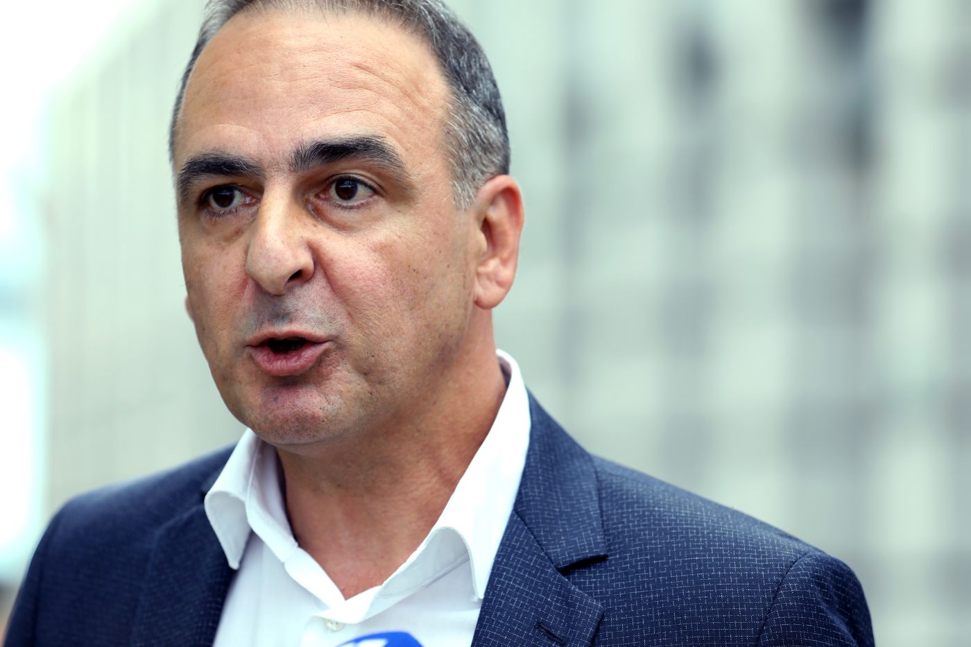 'IZGUBIO NADZOR NAD SOBOM' Kapulica 'udario' po Milanoviću, nije ...