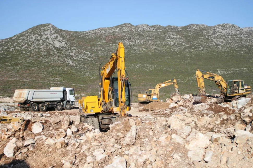 Trojica radnika iz građevinskih strojeva tvrtke ukrala više od 4000 ...