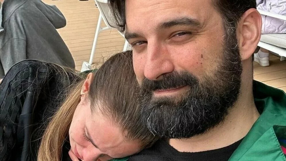 Ivan Šarić objavio fotografiju uplakane supruge Korane: 'Pokušava doći ...