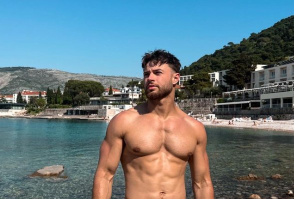 Popularni britanski muški model objavio fotografije iz Hrvatske ...