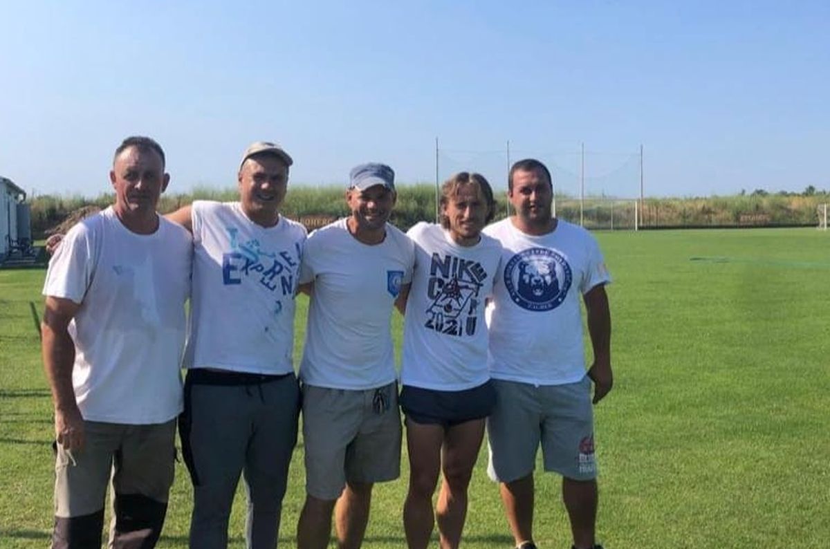 FOTO Luka Modrić trenirao na igralištu NK Zemunik, a onda zastao! Pogledajte kako je oduševio ...