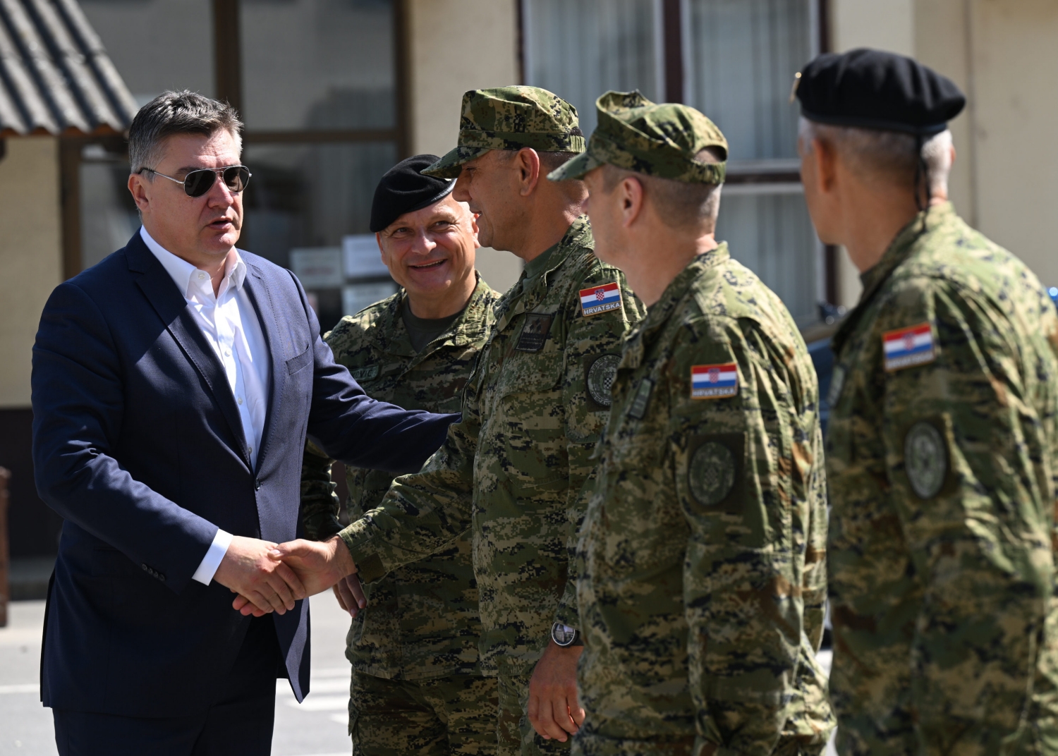 FOTO Milanović na ispraćaju hrvatskih vojnika u Poljsku: Mi svoje ...