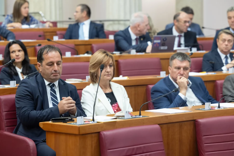 U Saboru nepomirljivi polovi: HDZ i oporba oko jedne stvari nikako se ...