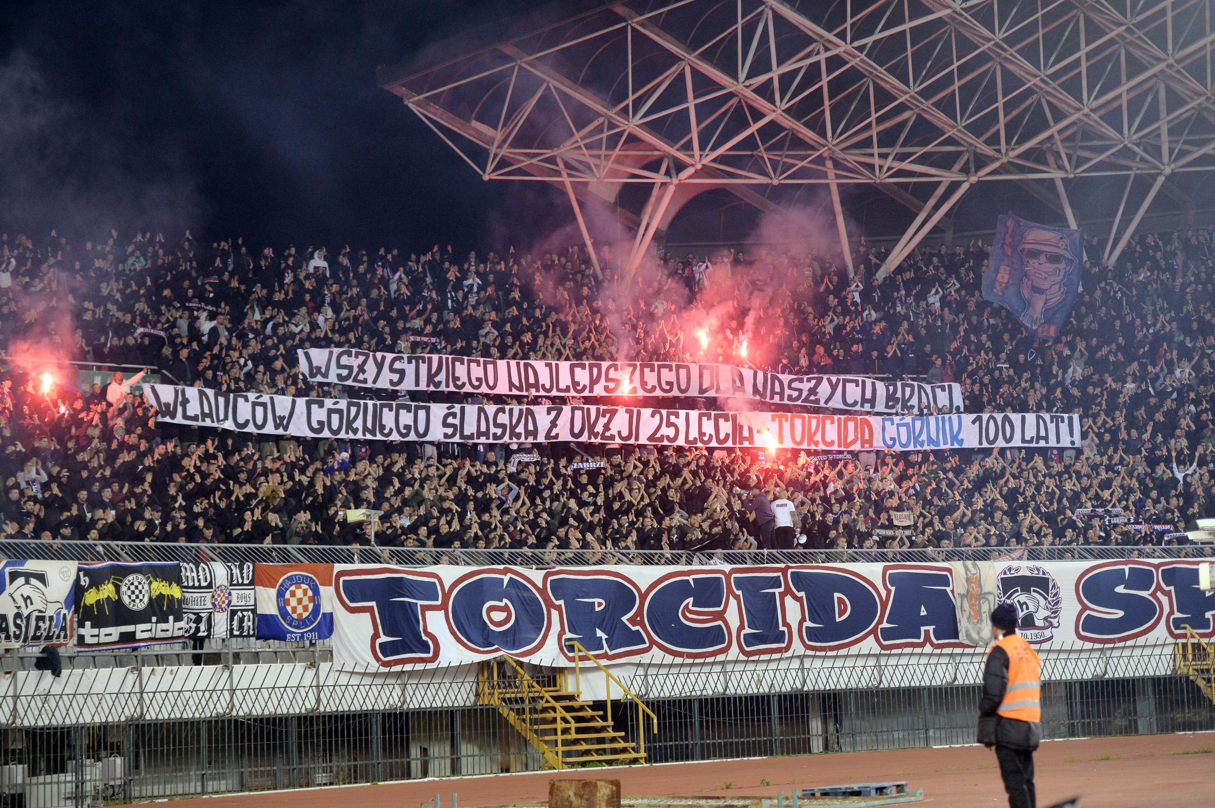 Torcida iznenadila transparentnom: Pogledajte što su napisali na ...