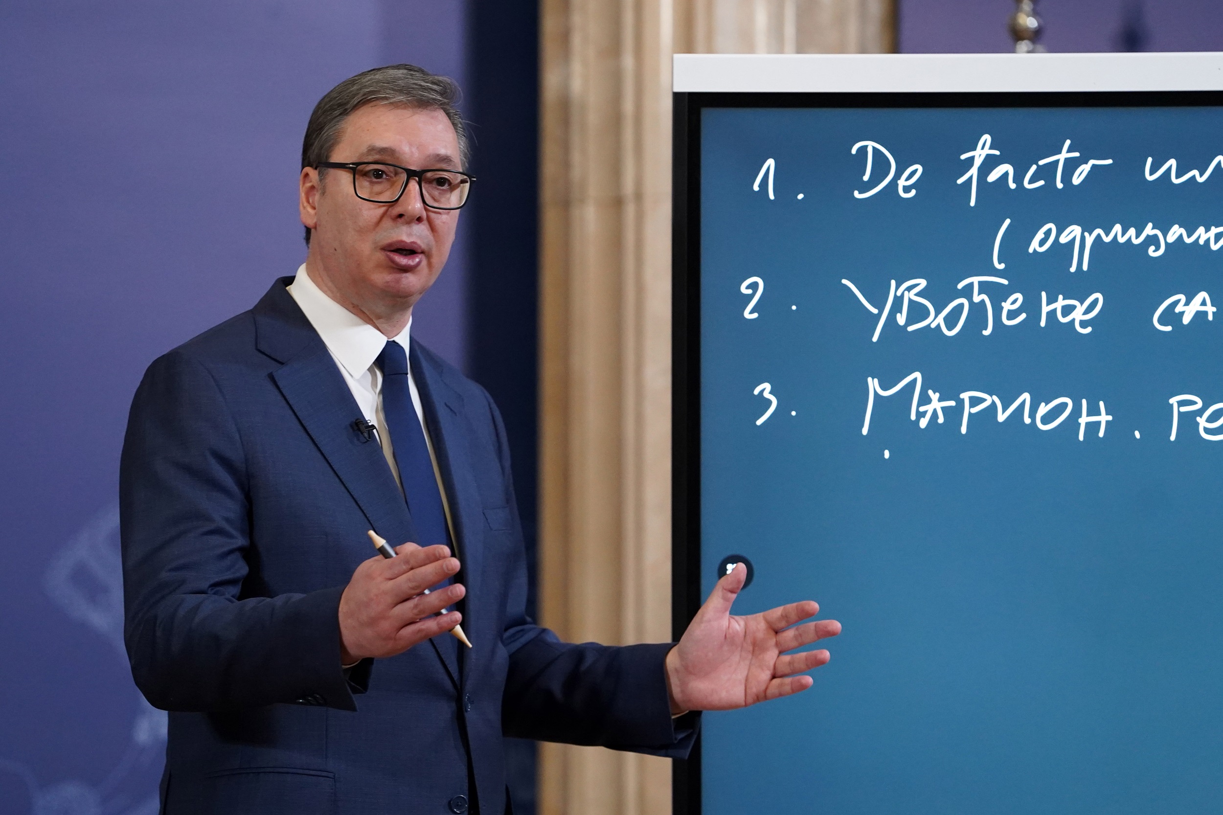 Vučić se u najbizarnijem istupu dosad obračunao s pjevačem: 'Da ste ...