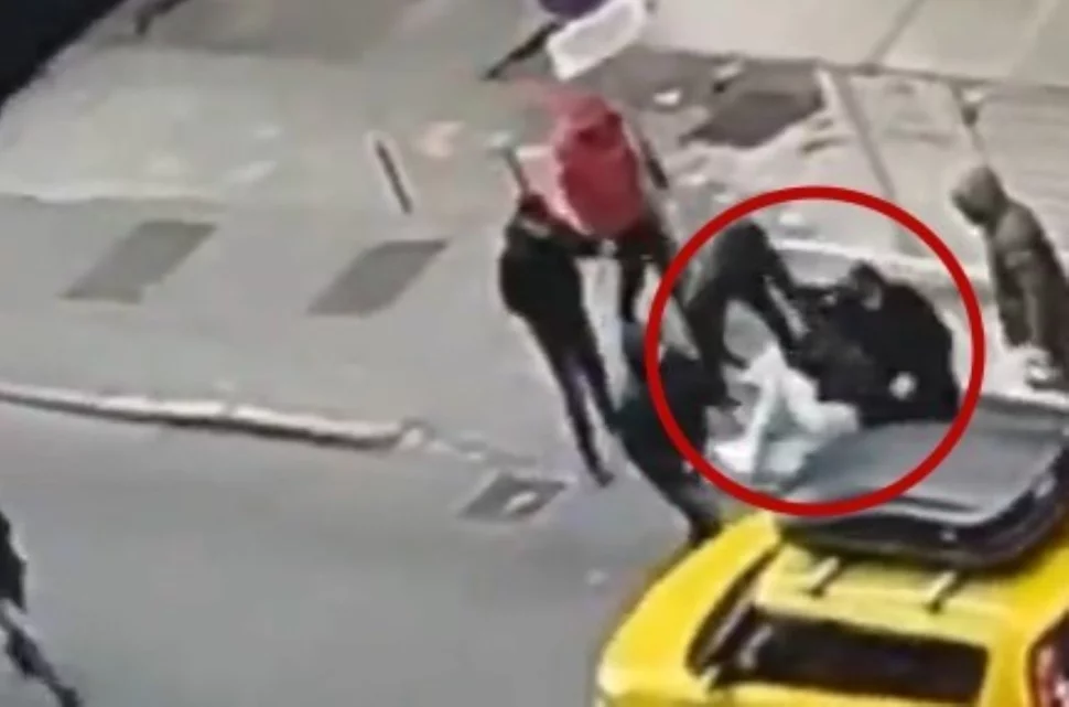 Uznemirujuće snimke iz centra Beograda: Delije pretukle navijača Stuttgarta