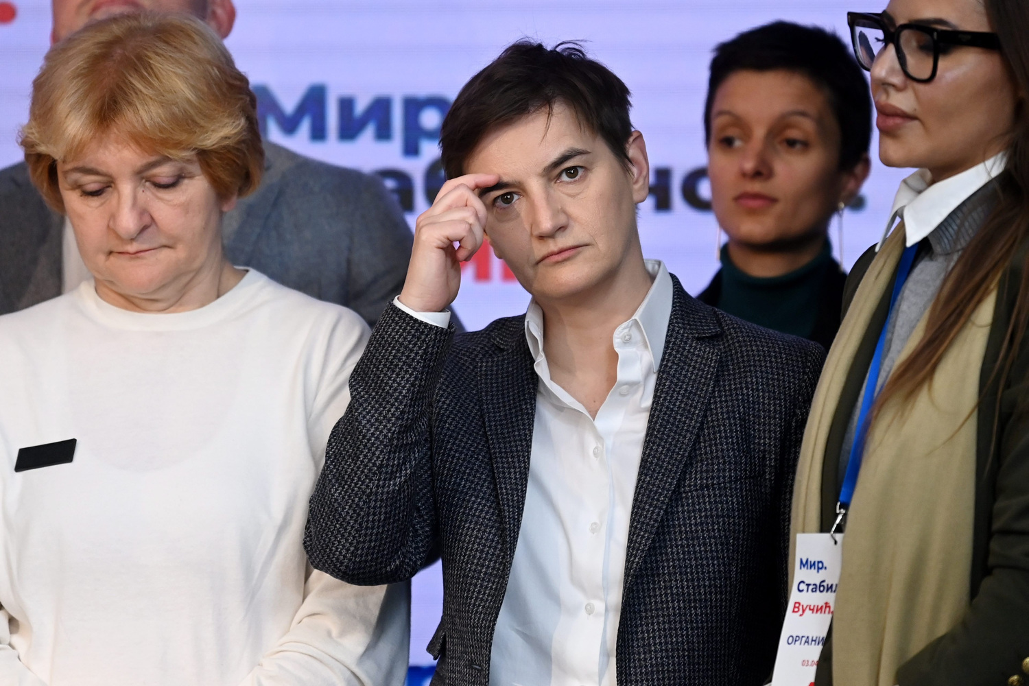 Brnabić objavila novi bizarni video iz Vučićeve radionice: 'Ana trepni ako su te oteli'