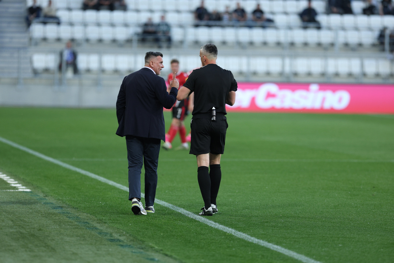 Hrvatski trener šokirao ligu i navijače: Tijekom utakmice zapalio cigaretu na klupi