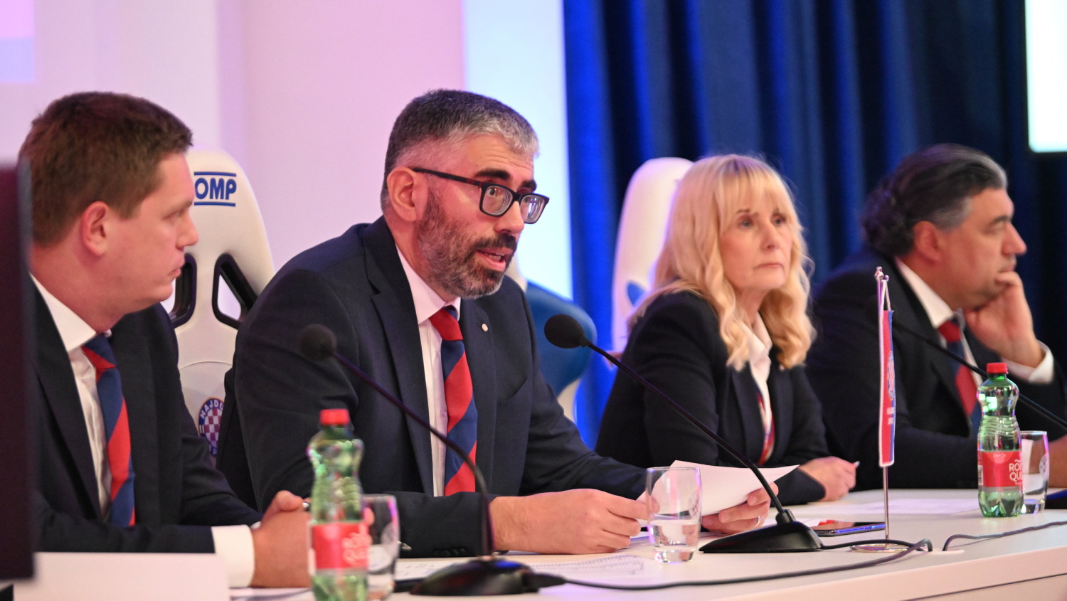 Zaposlenici Hajduka zabrinuti hoće li biti novca za plaće: Bilić održao sastanak na Poljudu