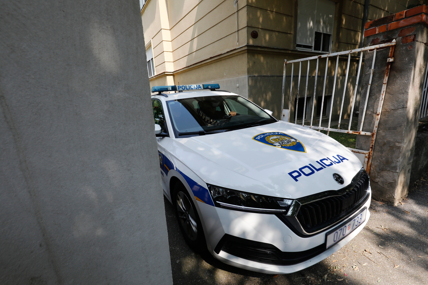 Dvojica pijanih Poljaka upala u dvorište i napala baku i djeda: Preminuo stariji muškarac