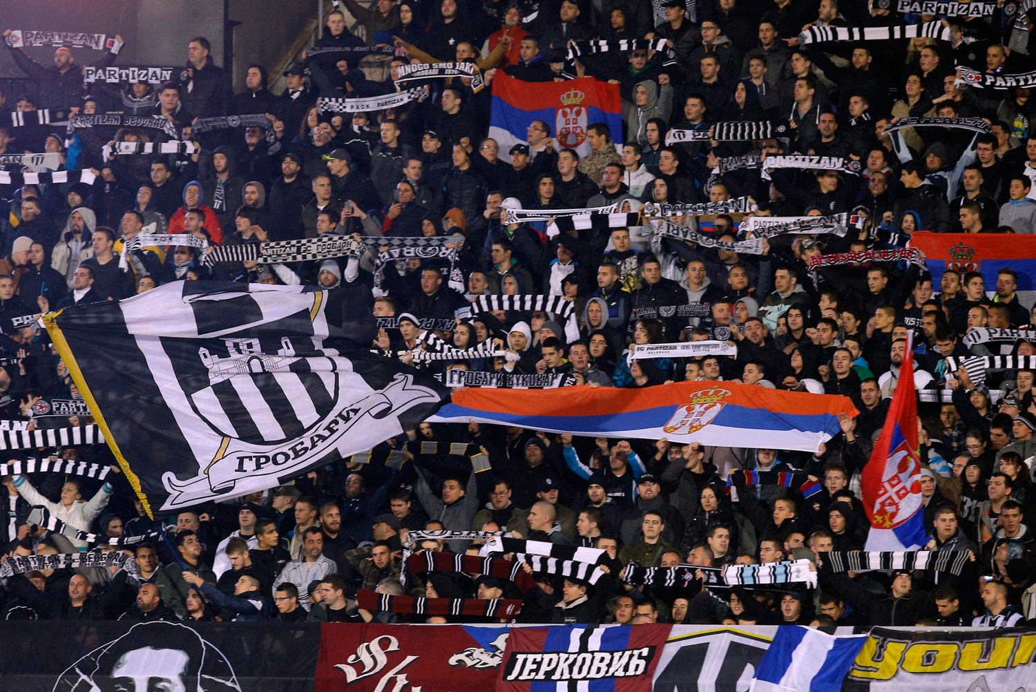 UEFA žestoko kaznila beogradski Partizan: Istaknuli su nedozvoljeni ...