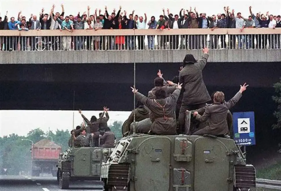 Na današnji dan tenkovi JNA krenuli su na Vukovar: Tisuće Srba ih je ...