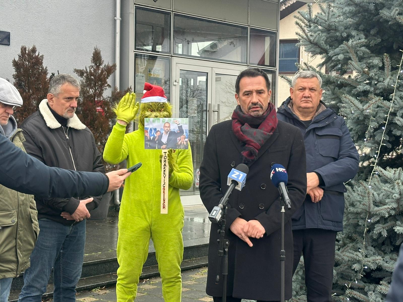 Tomašević zabranio sječu bora jer je 'zelen': Peternel mu priredio ...