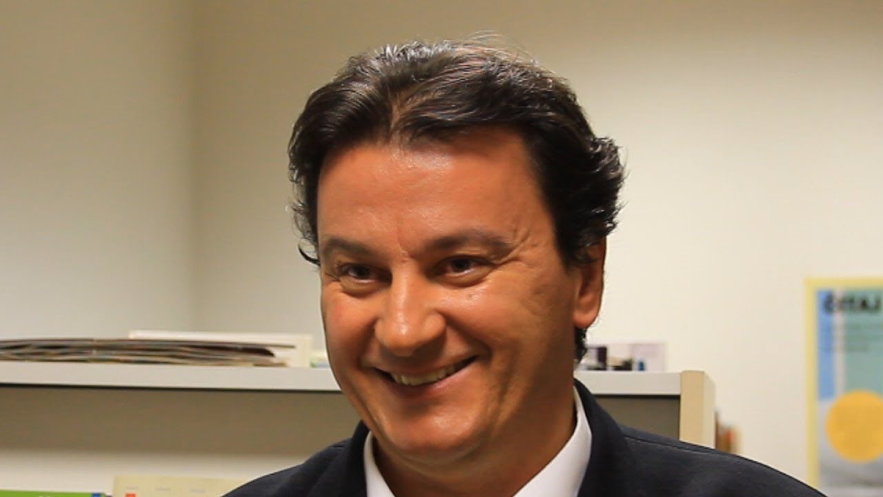 RAVNATELJ GAVELLE Igrat ću monodramu 18. studenog, dođite i zabranite mi!